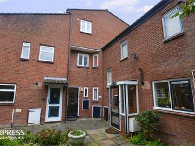 3 Bedrooms Town house for sale in Myrtleside Close, Northwood, Greater London HA6