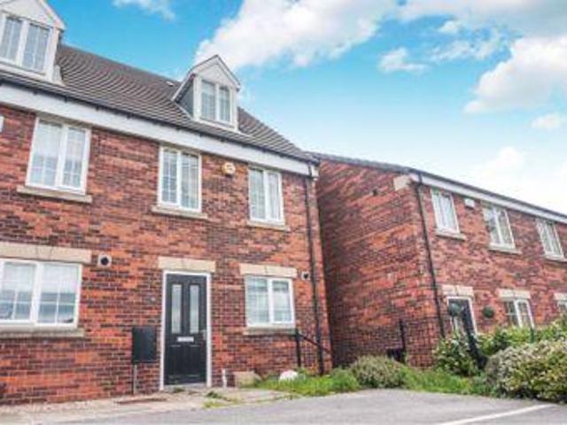 3 Bedrooms Town house for sale in Newhall Park Drive, Bradford BD5
