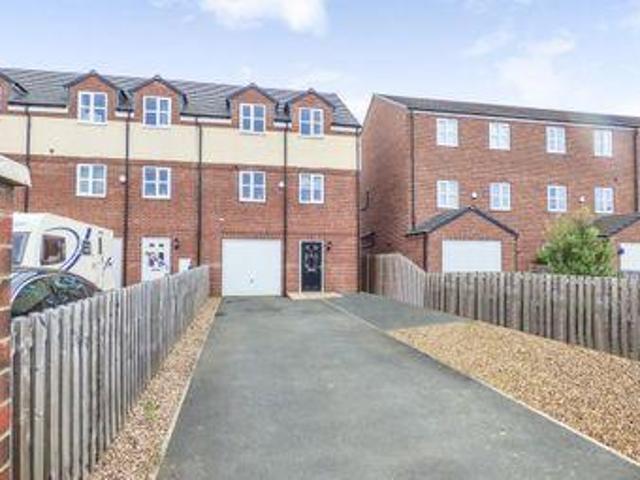 3 Bedrooms Town house for sale in School Street, Castleford WF10