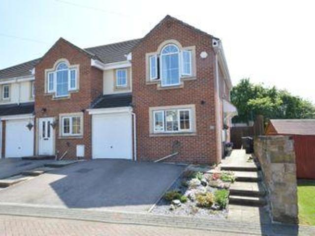 3 Bedrooms Town house for sale in Shancara Court, Tingley, Wakefield WF3