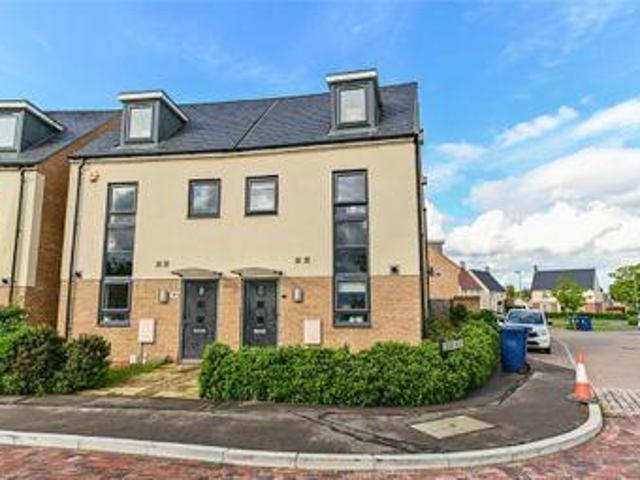 3 Bedrooms Town house for sale in Summers Hill Drive, Papworth Everard, Cambridge CB23