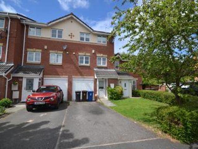 3 Bedrooms Town house for sale in Porterfield Drive, Tyldesley, Manchester M29