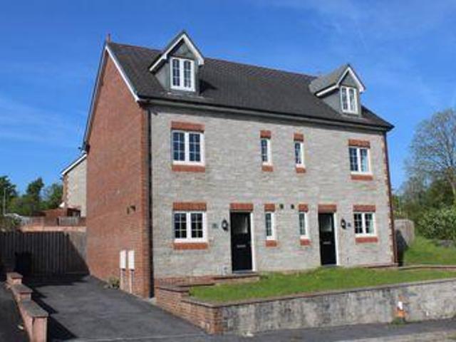 3 Bedrooms Town house for sale in Parc Yr Hendre, Tycroes, Ammanford SA18