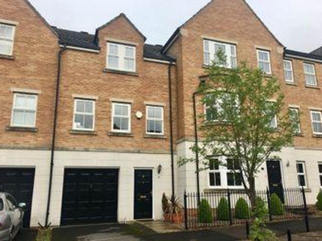 3 Bedrooms Town house for sale in Pinders Square, Wakefield WF1