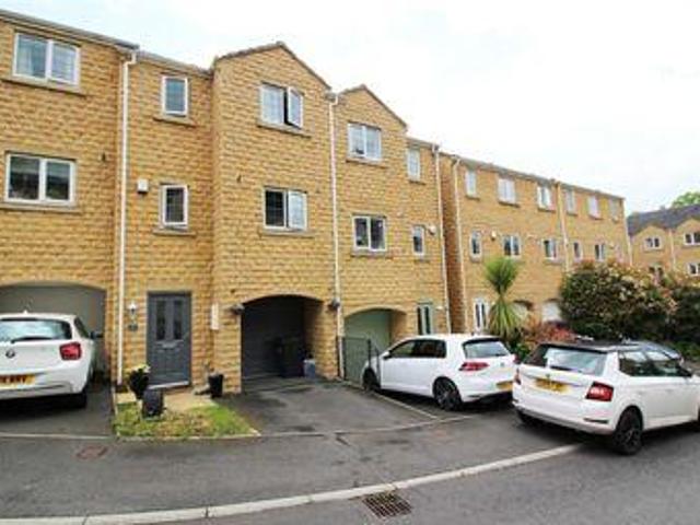 3 Bedrooms Town house for sale in Rosevale View, Sowerby Bridge HX6