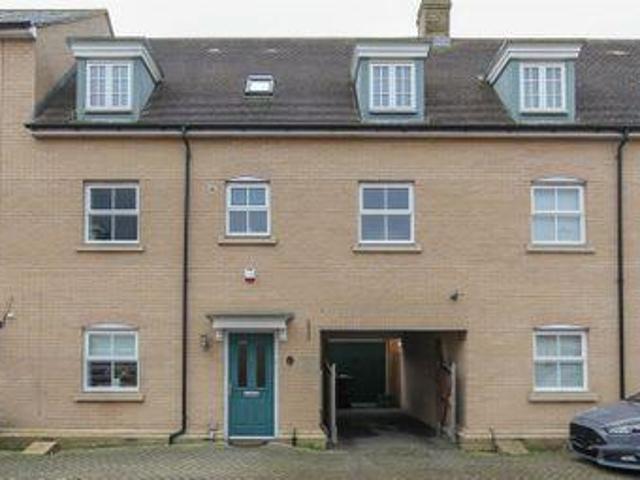 3 Bedrooms Town house for sale in Richard Day Walk, Colchester CO2