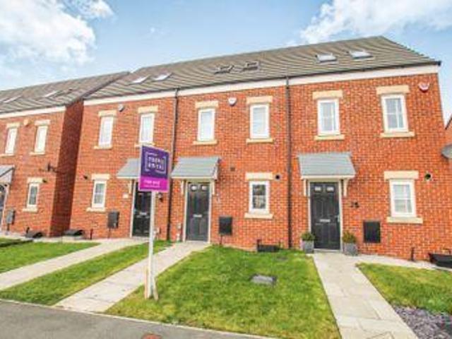 3 Bedrooms Town house for sale in Woodlands Way, Leeds LS14