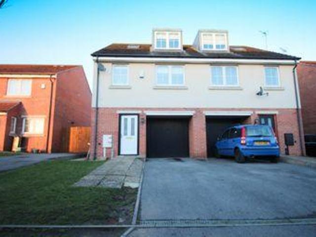 3 Bedrooms Town house for sale in Woodleigh Close, Leicester LE5