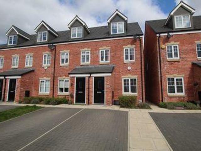 3 Bedrooms Town house for sale in Wayfarers Way, Wardle, Rochdale OL12