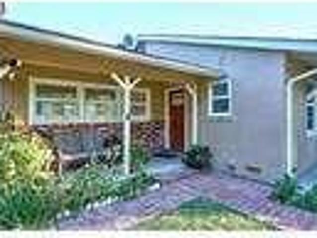 3 bedrooms 2.5 bath house in a beautiful location