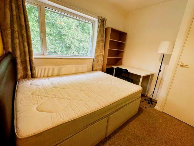 3 bedrooms 2 bathrooms