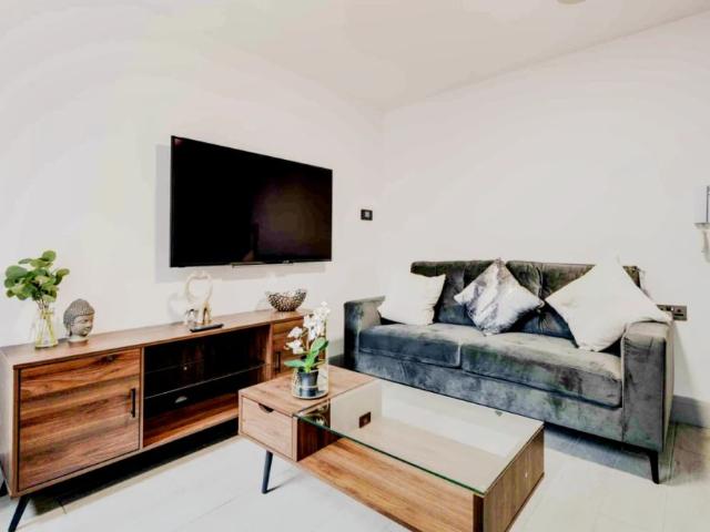 3 Beds 2 Baths
