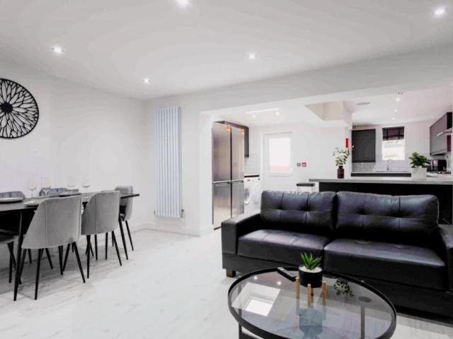 3 Beds 6 Baths