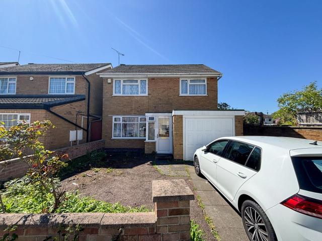 3 beds detached house for rent