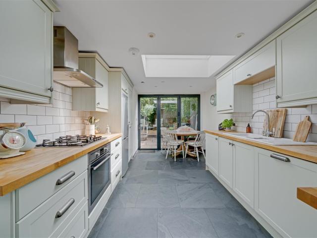 3 Beds Terraced House For Rent