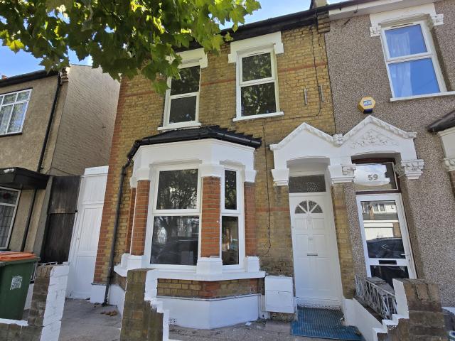 3 beds House For Rent