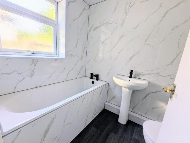3 Beds Terraced House