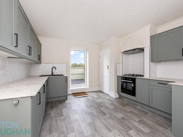 3 Beechview Parade, Crowborough TN6 4 bed maisonette to rent £1,800 pcm £415 pw