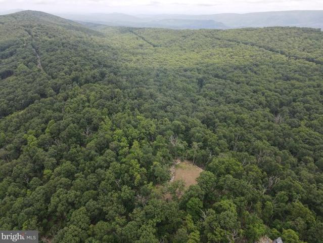 3 Blumb Ln, Great Cacapon, WV 25422