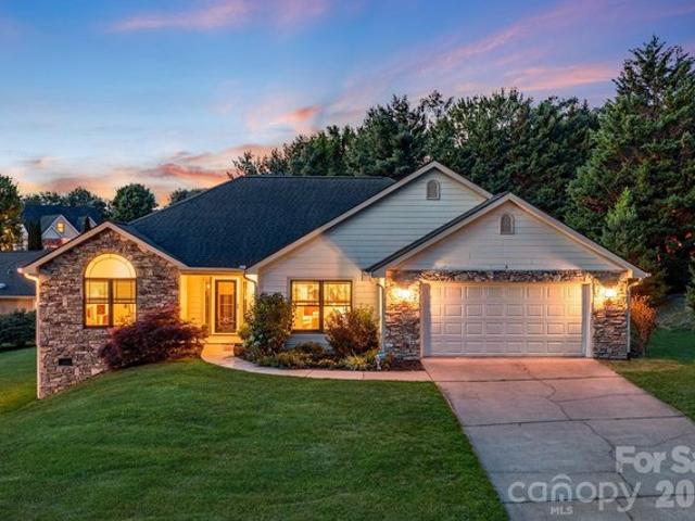 3 Bombay Ct, Candler, NC 28715