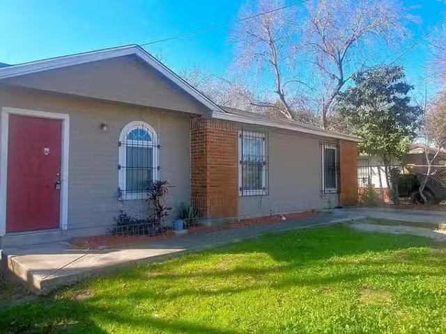 3 BR/1 bath single story home near Ft. Sam Hous. 638 Hood St