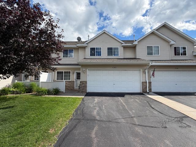 3 BR Townhome in Prior Lake – Modern Updates and Great Location!