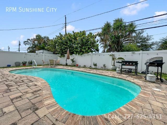 3 BR, 1.5 BA Apartment 10904 Temple Ave, Seminole, FL 33772