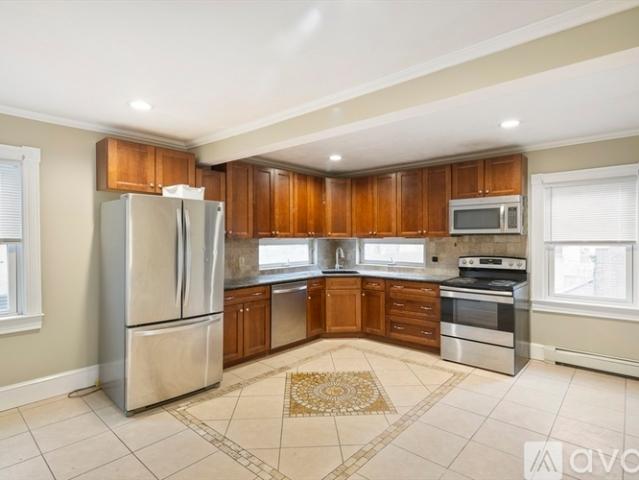 3 BR, 1.5 BA Apartment 10 Mechanic St, Unit 1/2, Attleboro, MA 02703
