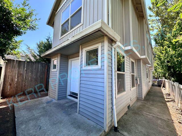3 BR, 1.5 BA Apartment 11929 SE Pine St Portland, OR 97216
