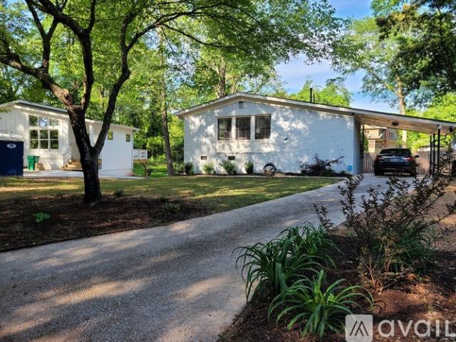 3 BR, 1.5 BA Apartment 1102 Greenbriar Cir, Decatur, GA 30033