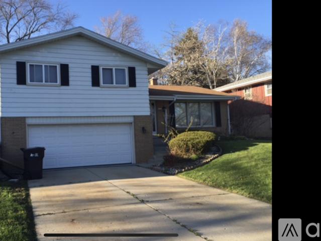 3 BR, 1.5 BA Apartment 1116 Park Ave, South Milwaukee, WI 53172