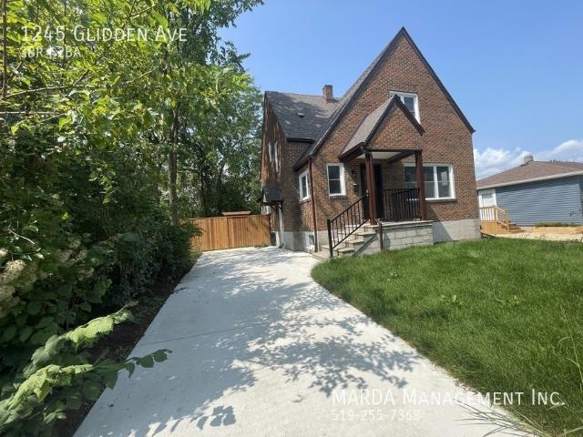 3 BR, 1.5 BA Apartment 1245 Glidden Ave, Windsor, ON N8S 2P2