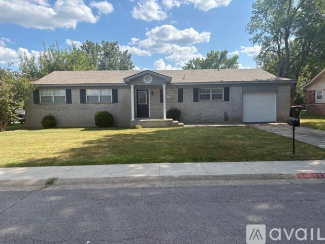 3 BR, 1.5 BA Apartment 127 Georgetown Ln, Fort Smith, AR 72908