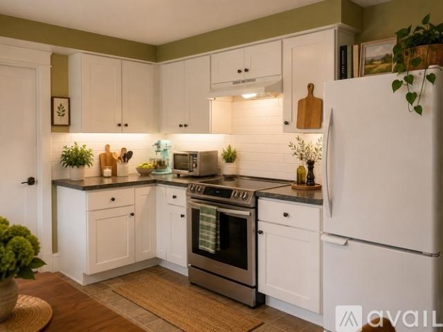 3 BR, 1.5 BA Apartment 1290 W Main Rd, Portsmouth, RI 02871