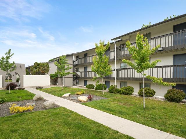 3 BR, 1.5 BA Apartment 121 East Wedgewood Avenue Unit B 204, Spokane, WA 99208