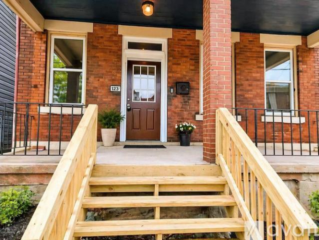 3 BR, 1.5 BA Apartment 1238 Superior Ave, Pittsburgh, PA 15212