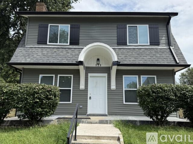 3 BR, 1.5 BA Apartment 123 N Shawnee Terrace, Louisville, KY 40212
