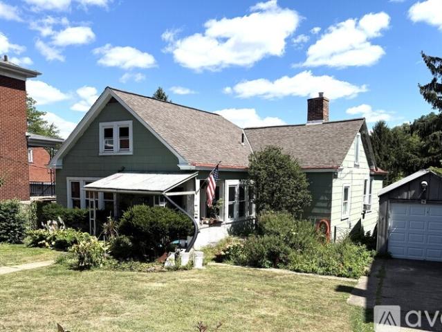 3 BR, 1.5 BA Apartment 1317 Beechview Ave, Pittsburgh, PA 15216