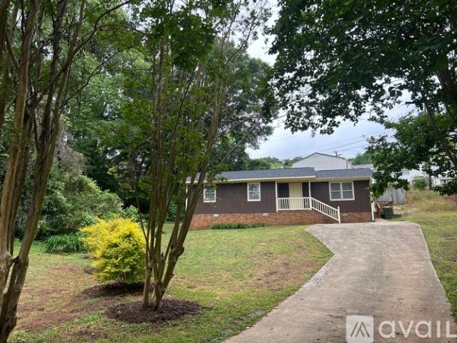 3 BR, 1.5 BA Apartment 133 Clemson Street, Clemson, SC 29631