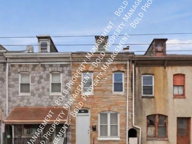 3 BR, 1.5 BA Apartment 1440 Cotton St Reading, PA 19602