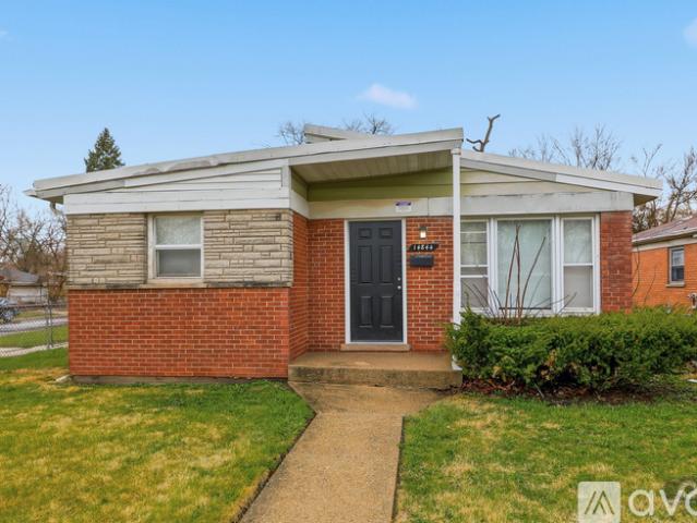 3 BR, 1.5 BA Apartment 14844 Wabash Ave, Dolton, IL 60419