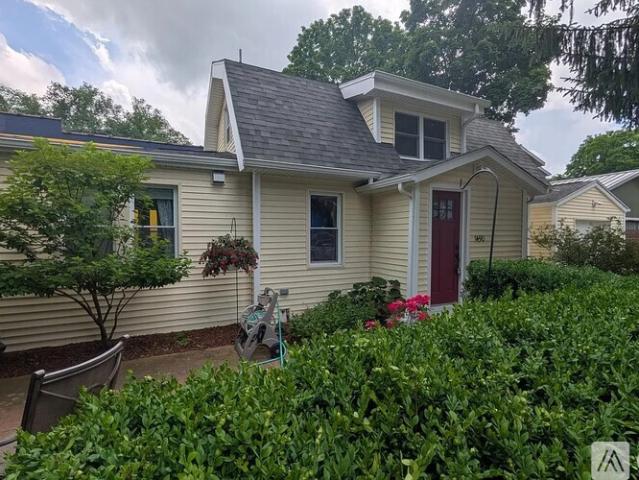 3 BR, 1.5 BA Apartment 1490 South Blvd, Ann Arbor, MI 48104