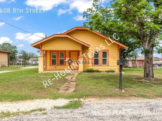 3 BR, 1.5 BA Apartment 1408 8th Street, Floresville, TX 78114