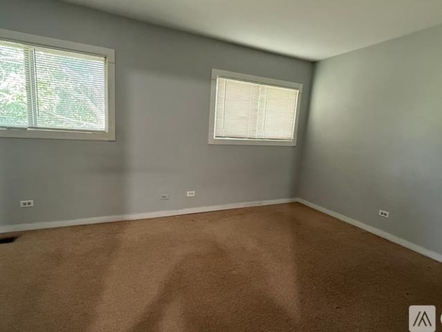 3 BR, 1.5 BA Apartment 1420 Andover Dr, Aurora, IL 60504
