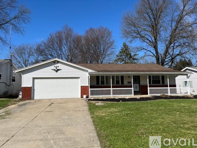 3 BR, 1.5 BA Apartment 142 Essex Road, Mansfield, OH 44904