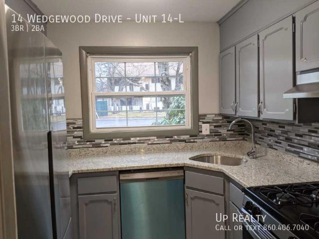 3 BR, 1.5 BA Apartment 14 Wedgewood Drive, Bloomfield, CT 06002