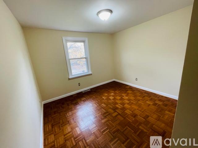 3 BR, 1.5 BA Apartment 157 Fairgreen Drive, Unit Right side, Buffalo, NY 14228