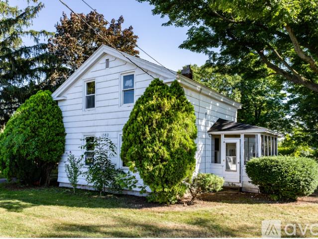 3 BR, 1.5 BA Apartment 1582 Ridge Road, Ontario, NY 14519