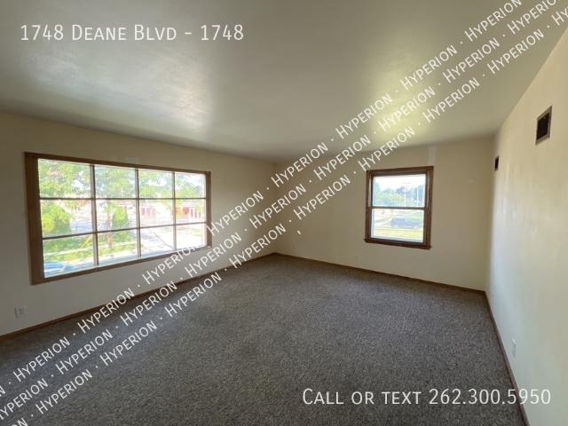3 BR, 1.5 BA Apartment 1748 Deane Blvd, Racine, WI 53405