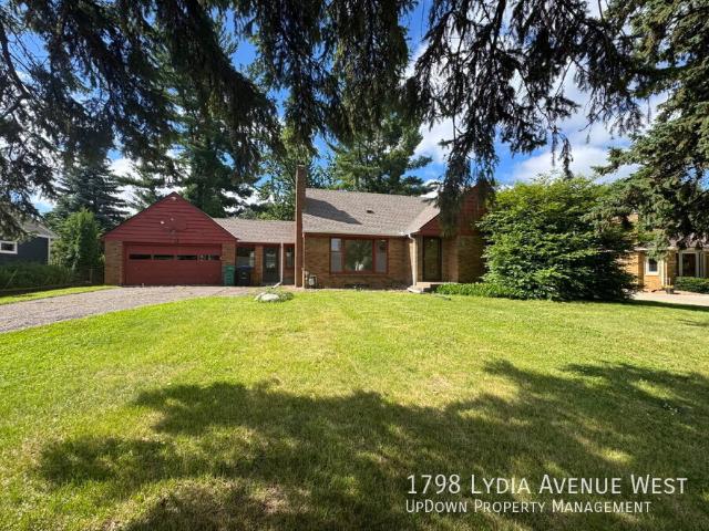 3 BR, 1.5 BA Apartment 1798 Lydia Avenue West, Roseville, MN 55113